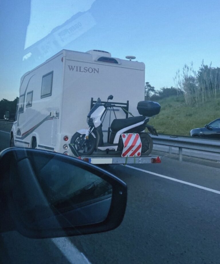Campers & electric scooters – an unbeatable team